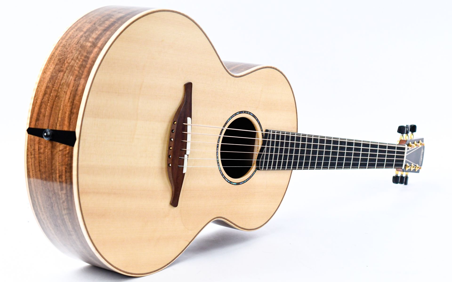 Lowden S35 Alpine Spruce Walnut 2022 | The Fellowship of Acoustics