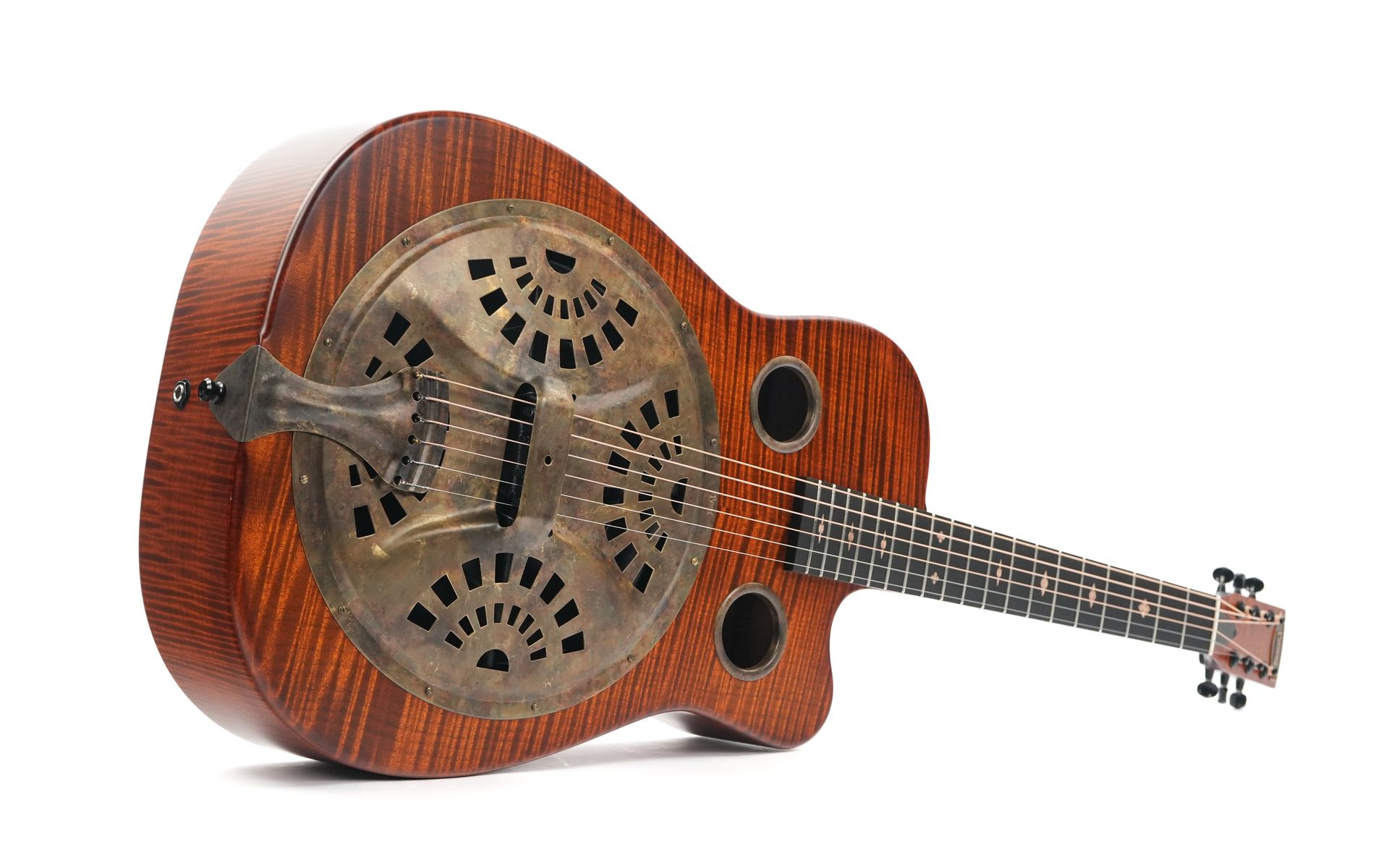 Beard Trailhead E RN Curly Maple | The Fellowship of Acoustics