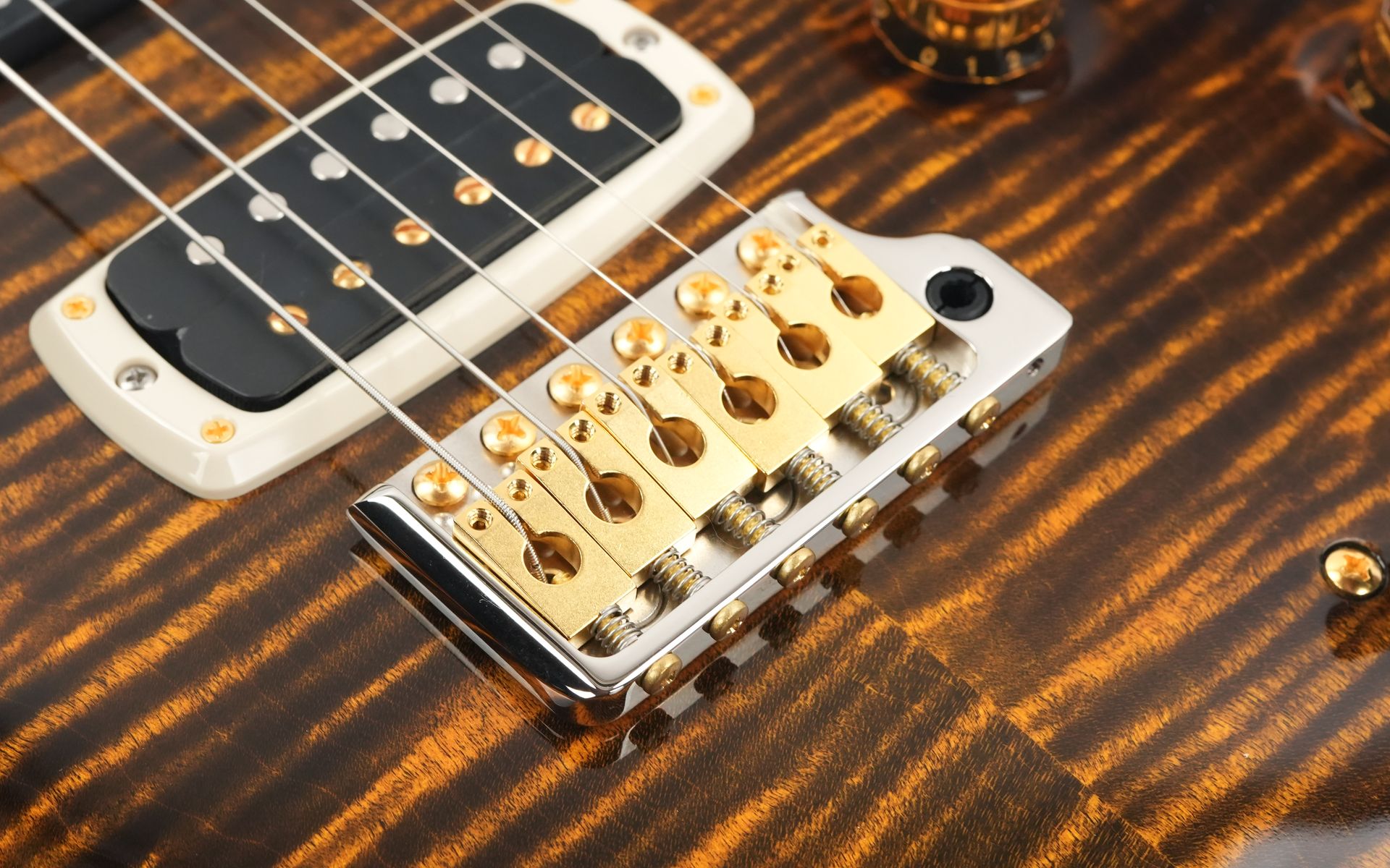 PRS Modern Eagle V Yellow Tiger 10 Top | The Fellowship of Acoustics